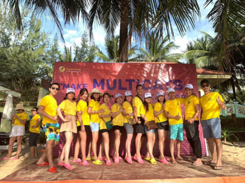 Top 22+ mẫu áo team building màu vàng đẹp nhất, nổi bật trước mọi ánh ...